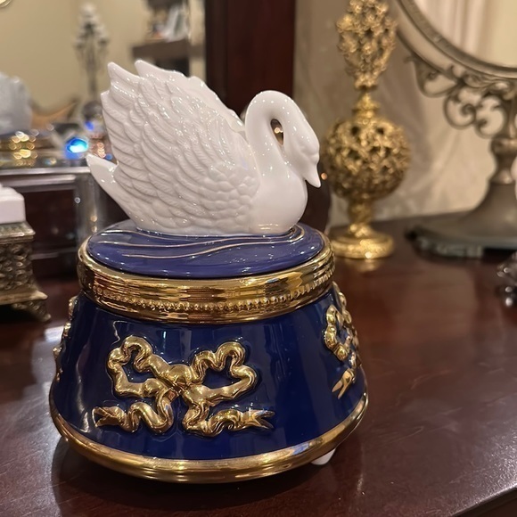 Vintage | Accents | Teleflora Vintage Porcelain Swan Music Box Trinket ...